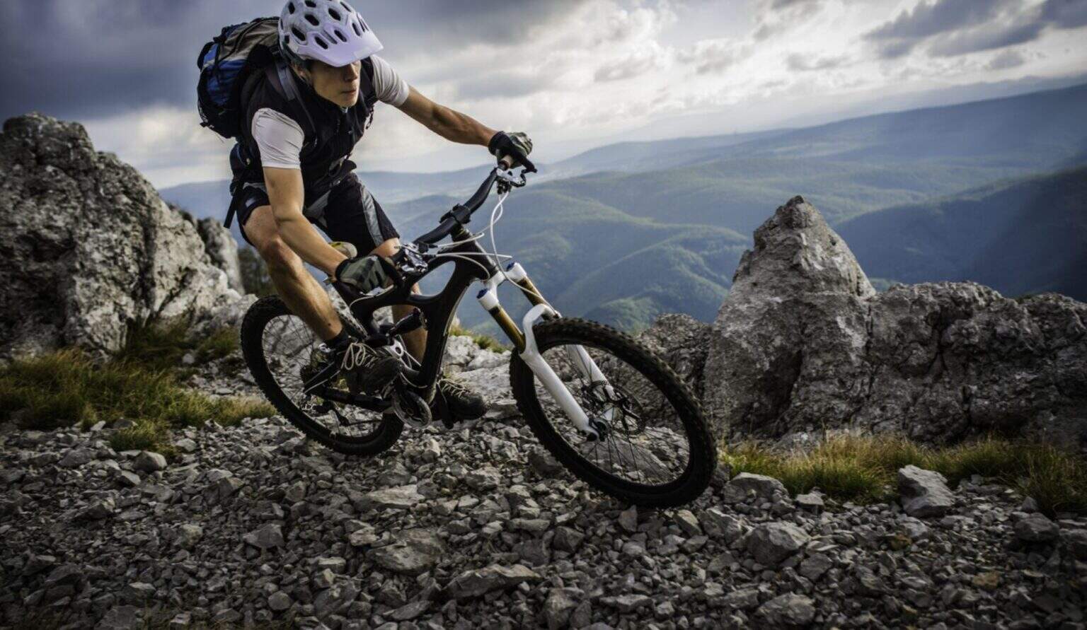 The 10 Best Outdoor Fitness Equipment for 2025 | relentlesswork.com